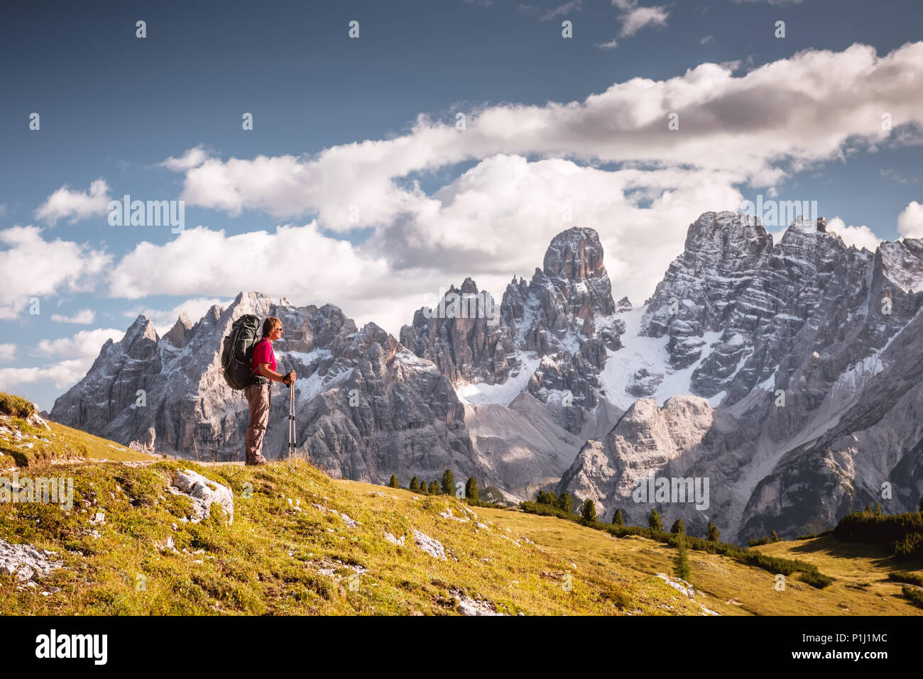 Wanderer Rucksack Alpen Stockfotos und -bilder Kaufen - Alamy