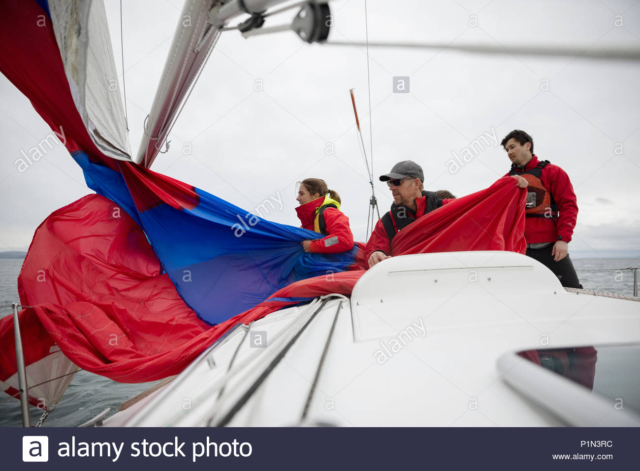 Three men on sail boat -Fotos und -Bildmaterial in hoher Auflösung – Alamy