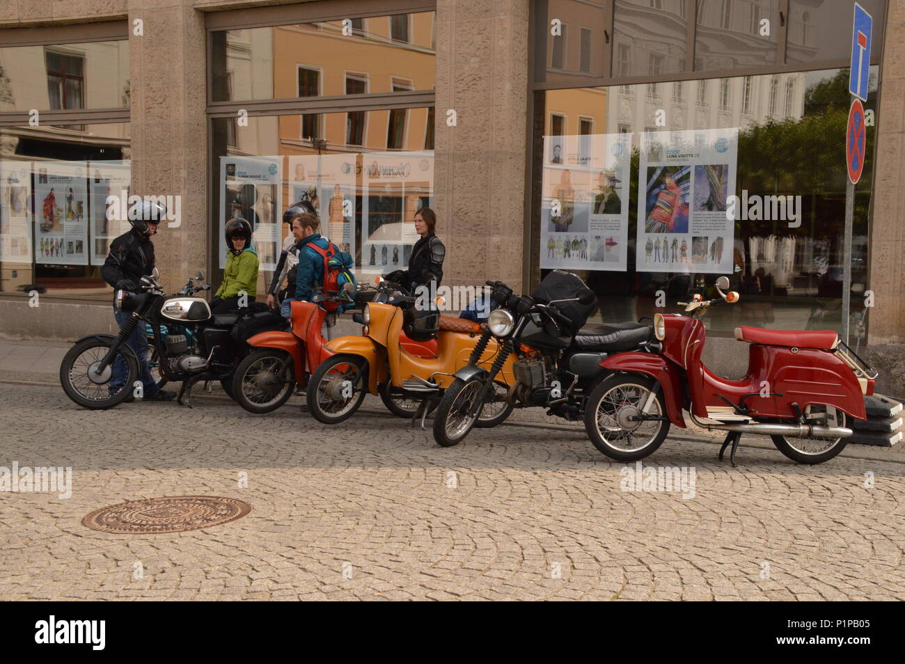 Simson moped -Fotos und -Bildmaterial in hoher Auflösung – Alamy