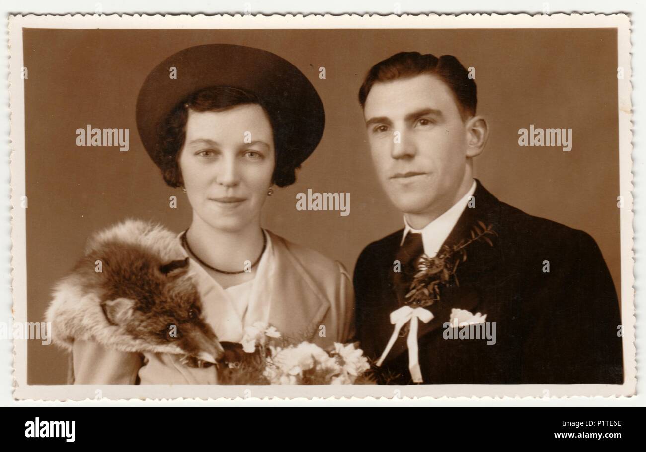 Vintage 1940s Bride Groom Wedding Stockfotos und -bilder Kaufen - Alamy