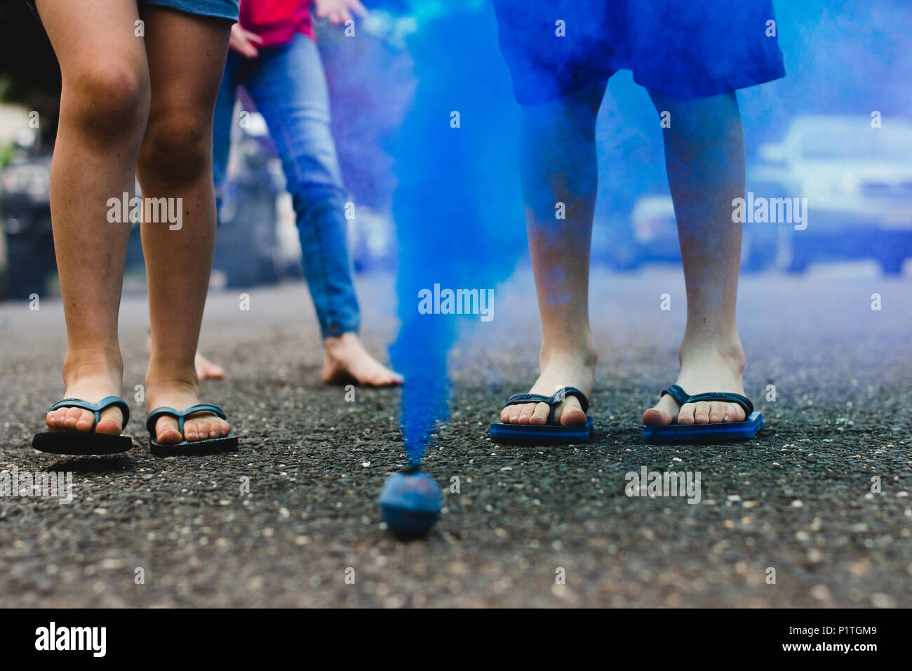 Rauchendes kind -Fotos und -Bildmaterial in hoher Auflösung – Alamy