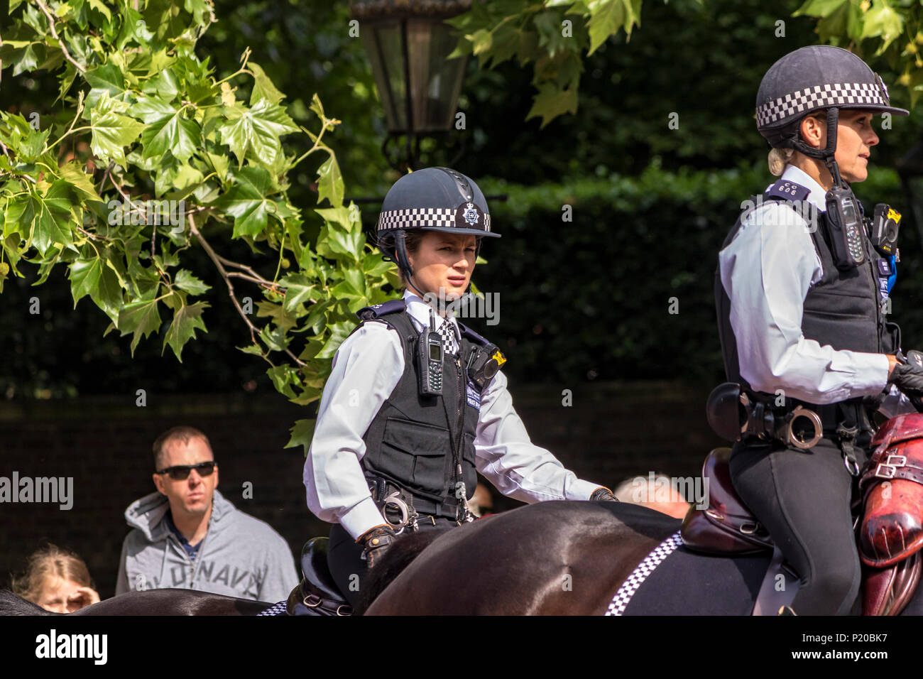 Female Mounted Police Stockfotos und -bilder Kaufen - Alamy