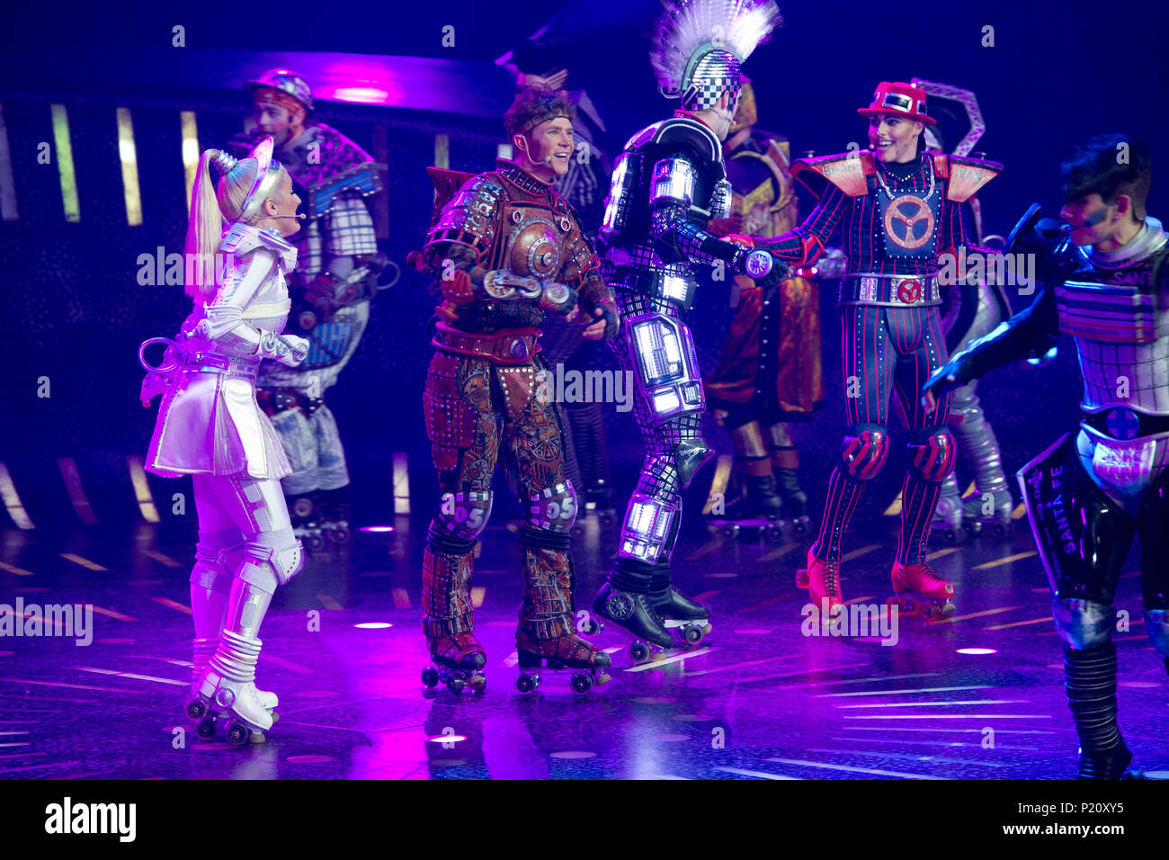 Starlight express pearl -Fotos und -Bildmaterial in hoher Auflösung – Alamy