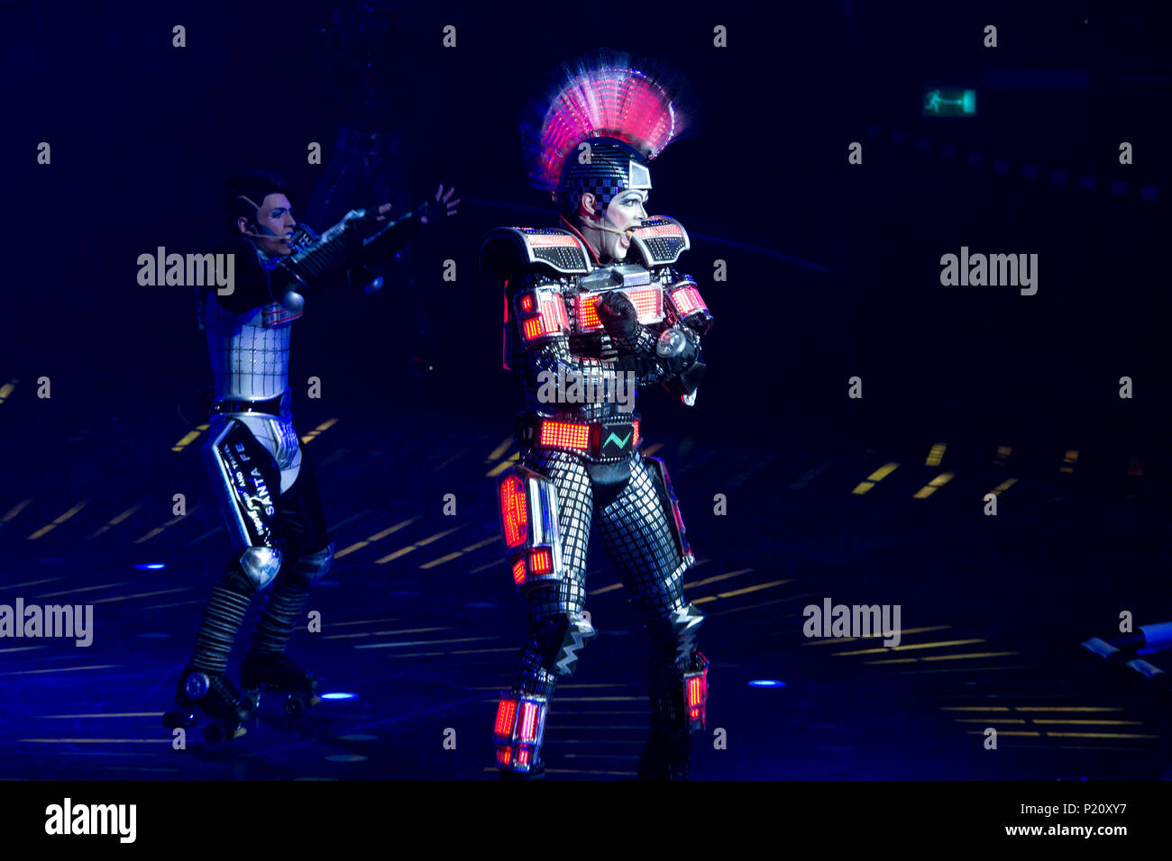 Starlight express electra -Fotos und -Bildmaterial in hoher Auflösung ...