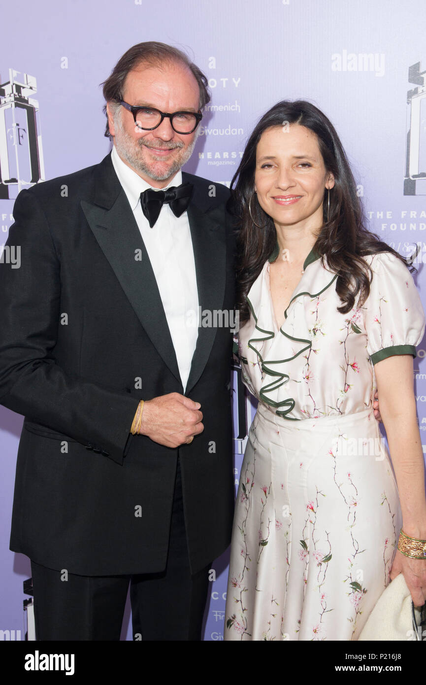 NEW YORK, NY - 12. Juni: Gruppe Präsident, Düfte, IFF Nicolas ...