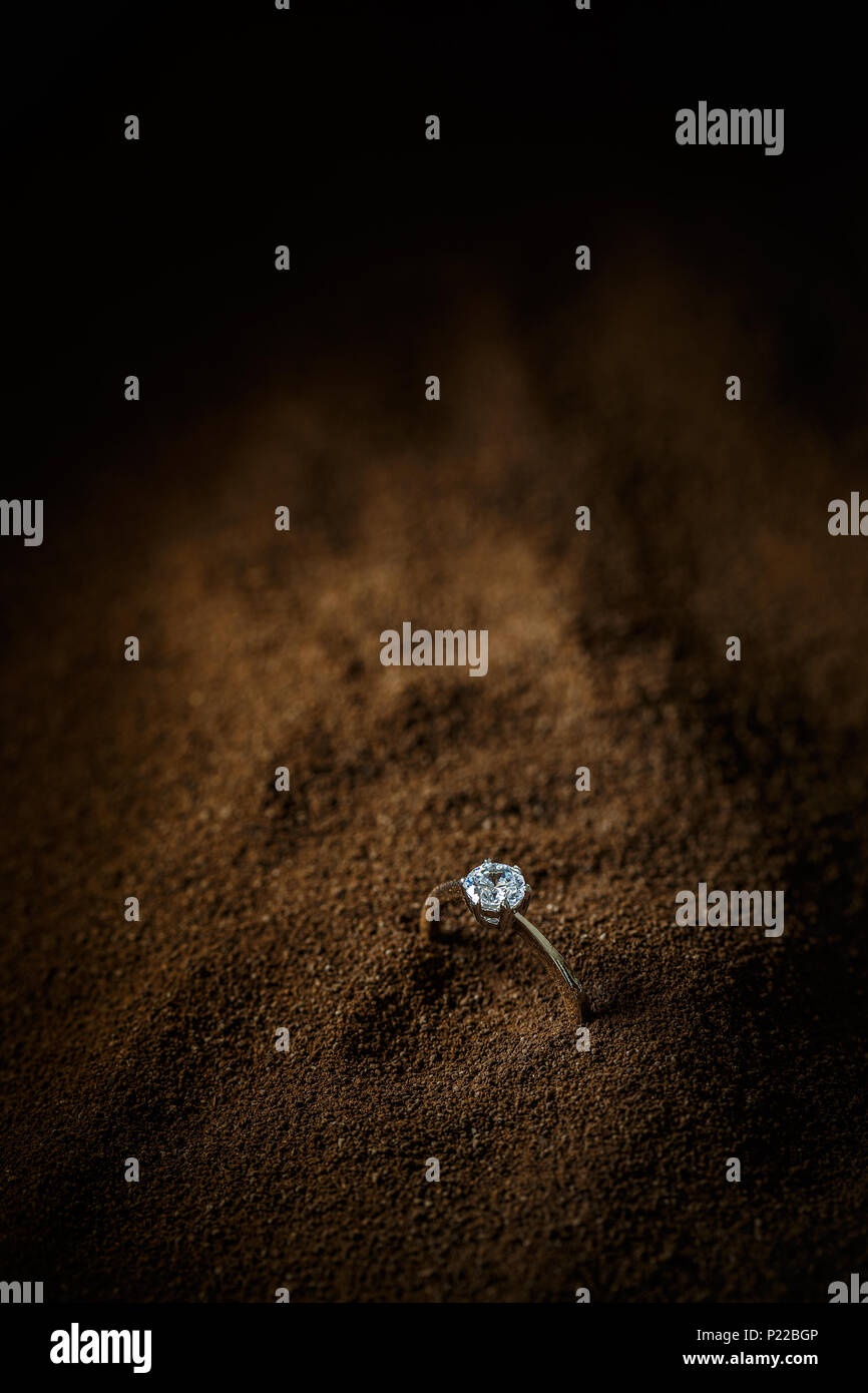 Brauner edelstein -Fotos und -Bildmaterial in hoher Auflösung – Alamy