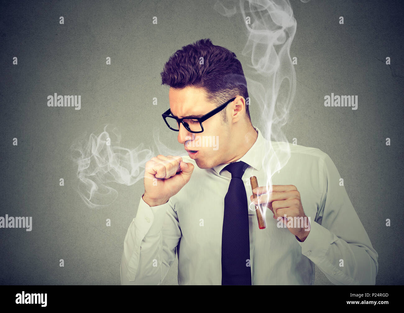 Cigar smoker -Fotos und -Bildmaterial in hoher Auflösung – Alamy