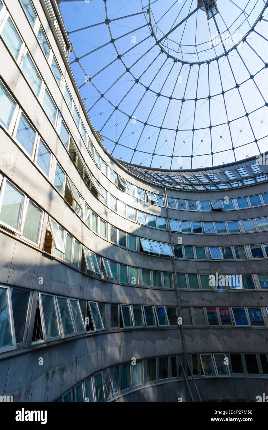 Wien, Gasometer City, 11. Simmering, Wien, Österreich Stockfotografie ...