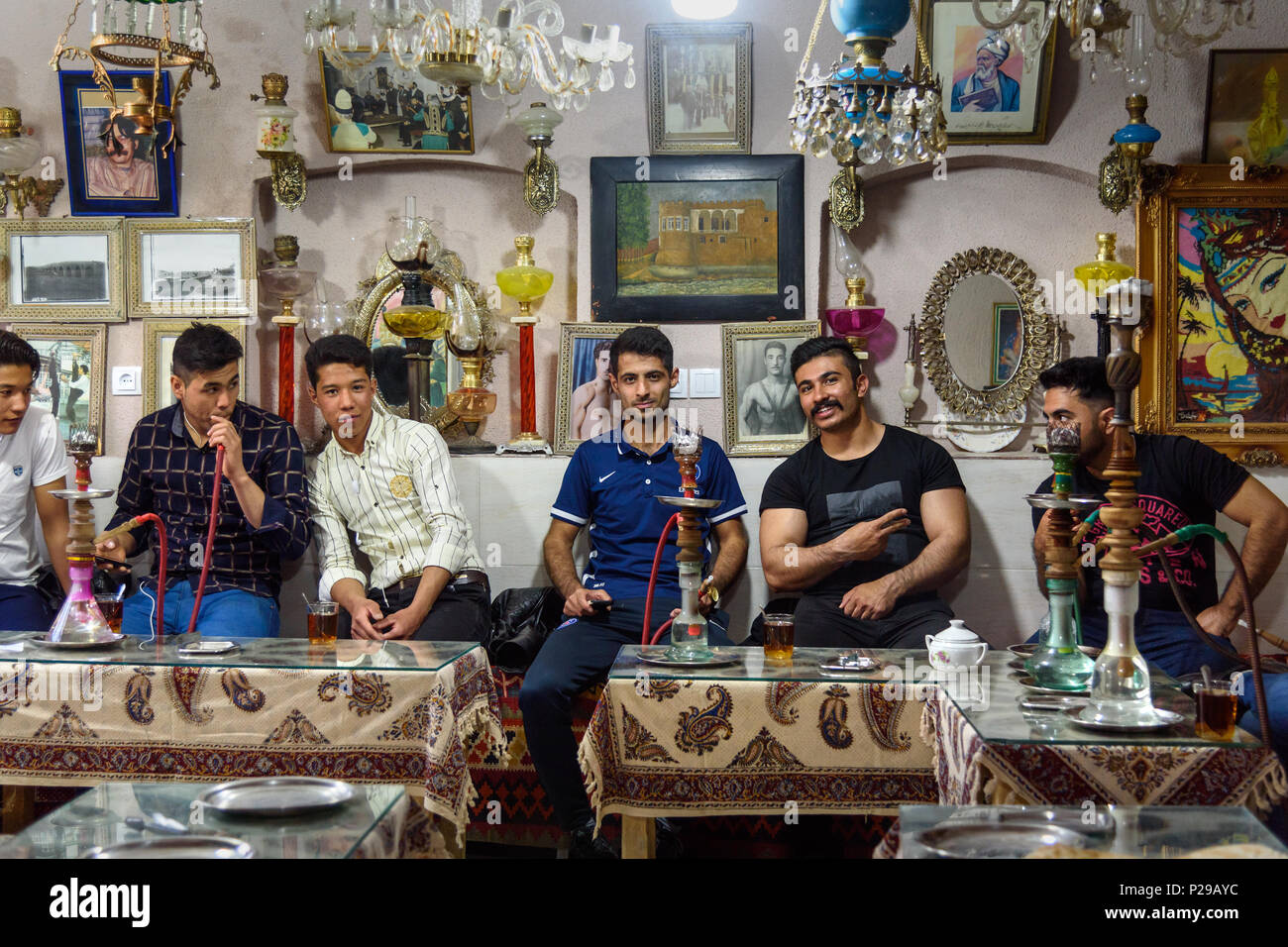 Smoking iranian iran -Fotos und -Bildmaterial in hoher Auflösung – Alamy