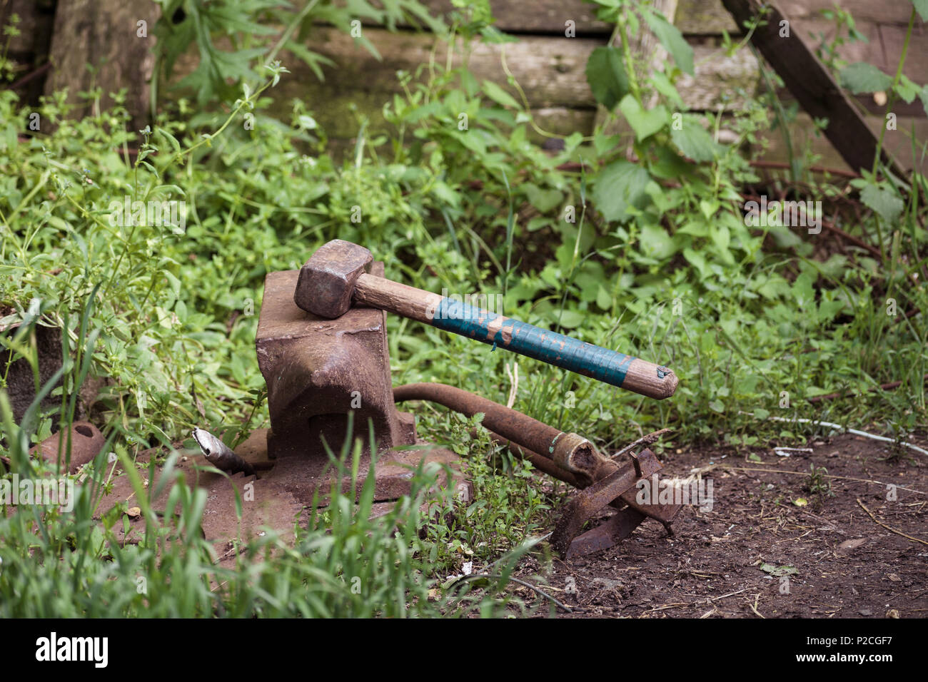 Amboss und hammer -Fotos und -Bildmaterial in hoher Auflösung – Alamy