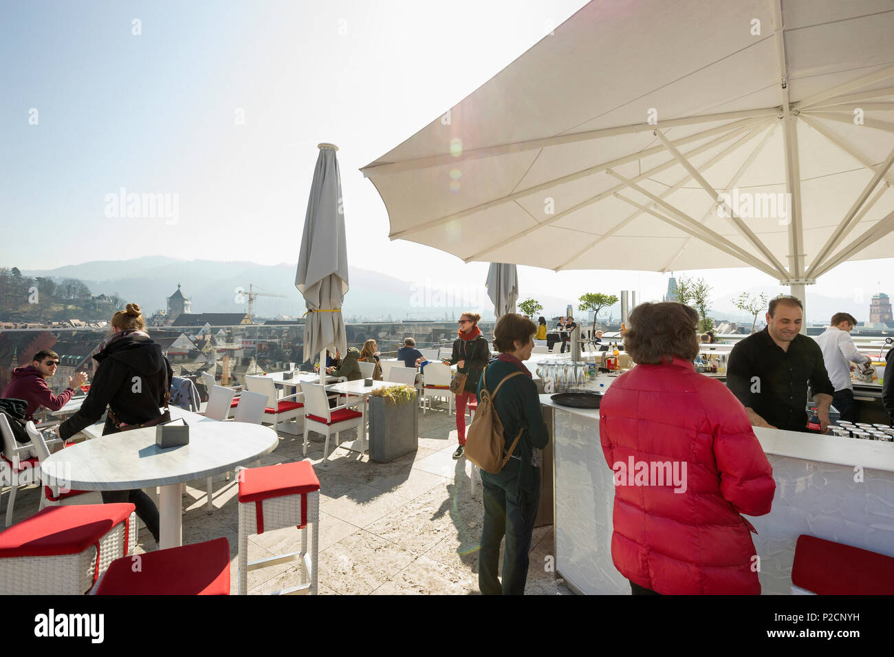 Skajo, Dachterrasse mit Bar und Restaurant, Freiburg im Breisgau ... Skajo, Dachterrasse mit Bar und Restaurant, Freiburg im Breisgau ...