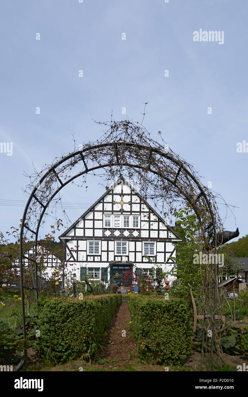 Typisch deutsche Fachwerk Häuser aus einer Kombination von Stein und ...