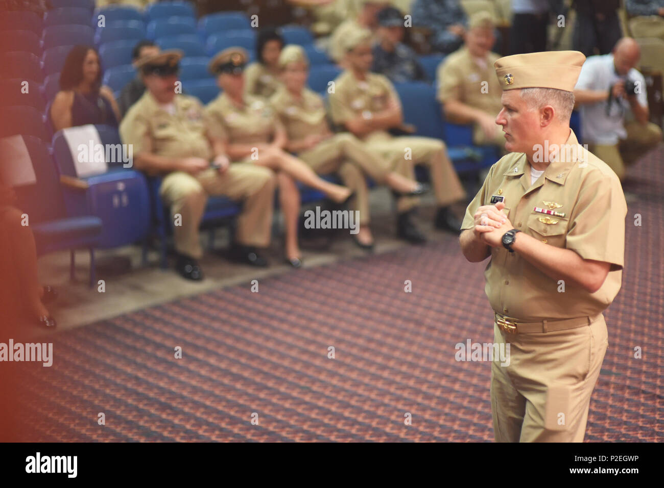 160916-N-KF 478-923 CORPUS CHRISTI, Texas - Kapitän Steve Banta ...