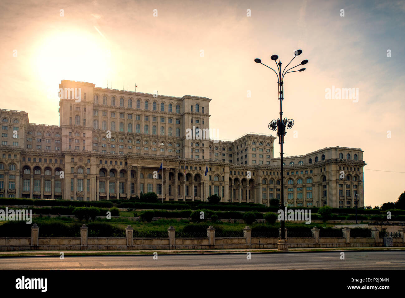 Nicolae ceausescu palast -Fotos und -Bildmaterial in hoher Auflösung ...