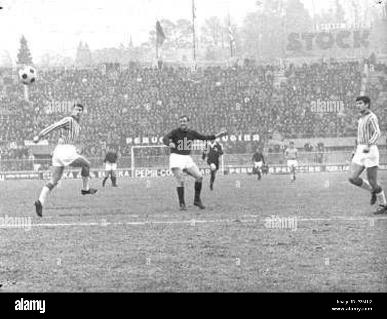 Un calciatore -Fotos und -Bildmaterial in hoher Auflösung – Alamy