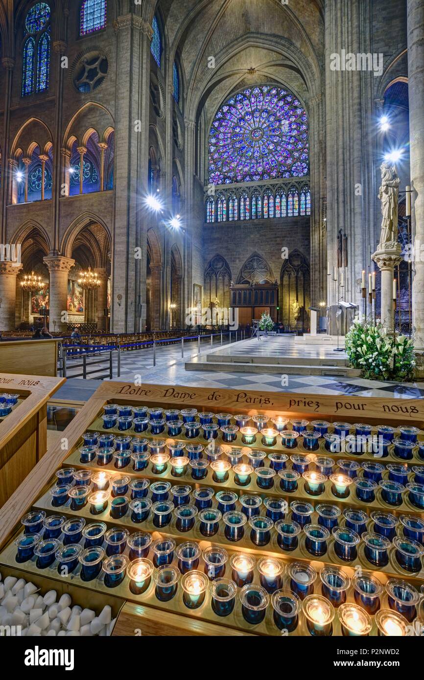 North rose window notre dame cathedral -Fotos und -Bildmaterial in ...