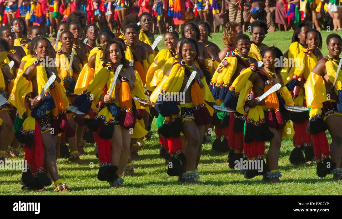 Swazi Mädchen Parade in Umhlanga (Reed Dance Festival), Swasiland ...