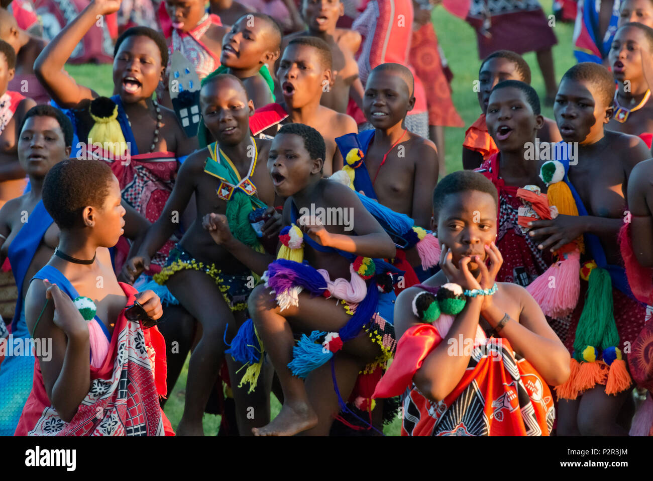 Swazi Mädchen Parade in Umhlanga (Reed Dance Festival), Swasiland ...