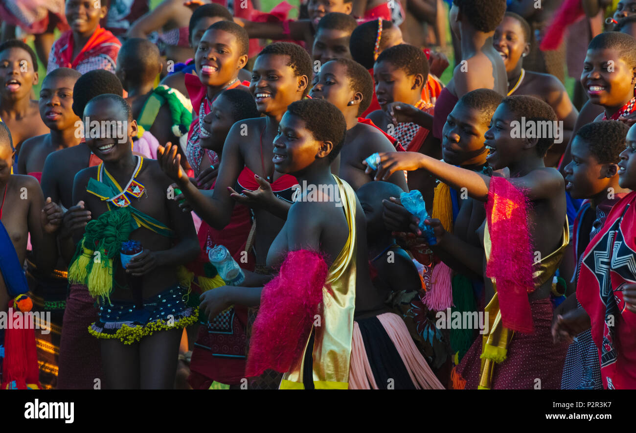 Swazi Mädchen Parade in Umhlanga (Reed Dance Festival), Swasiland ...