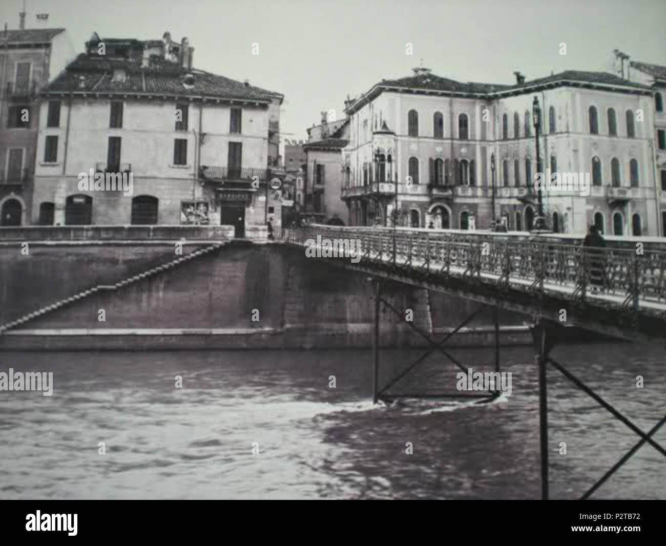 . Italiano: Ponte Garibaldi in Verona, ricostruito provvisoriamente ...