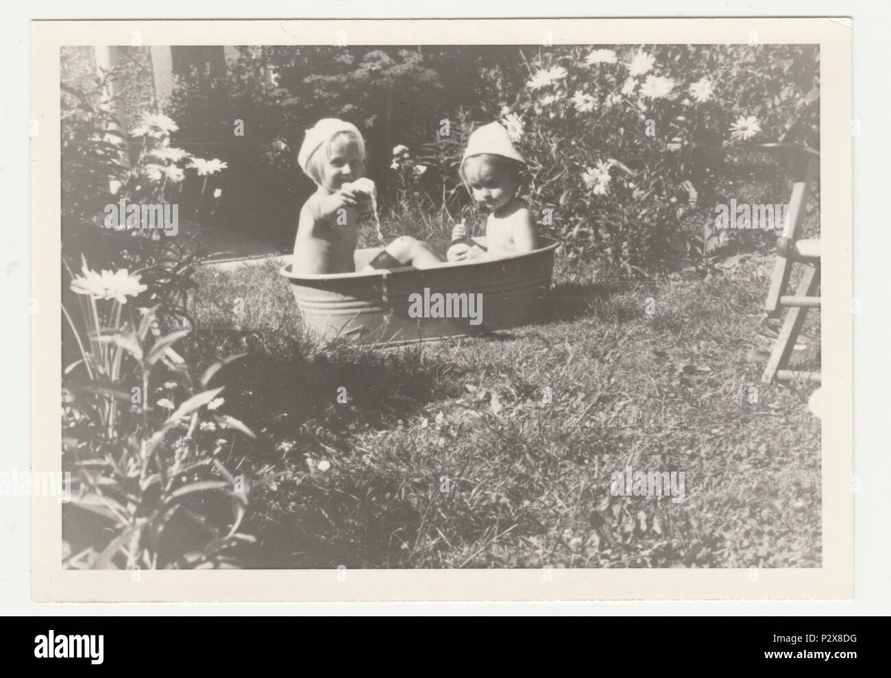 Kinder spielen garten 1970er jahre -Fotos und -Bildmaterial in hoher ...