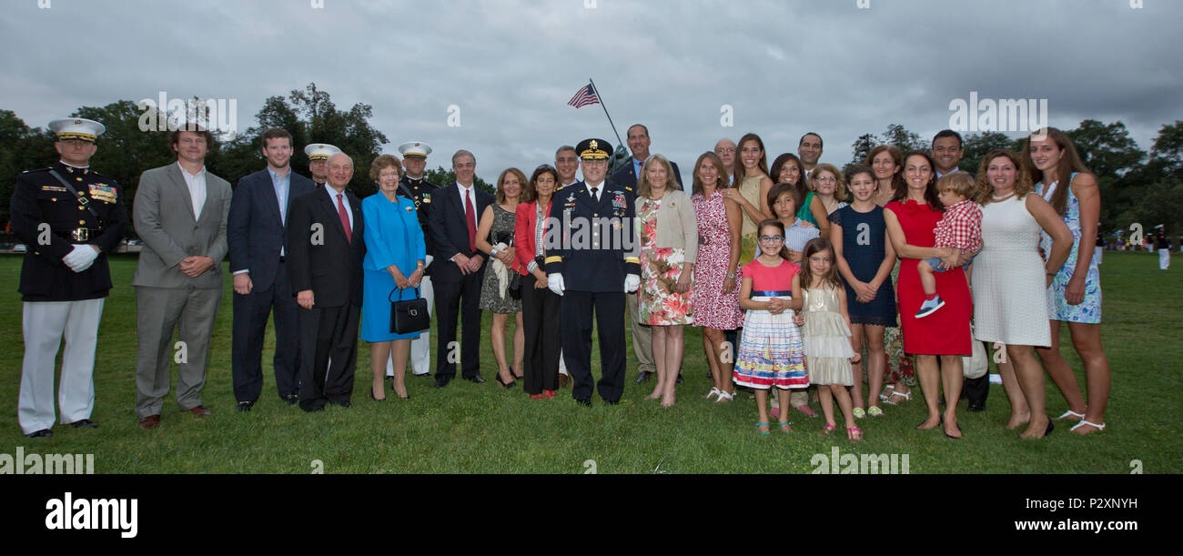 Generalstabschef der Armee, General Mark A. Milley und seine Frau ...
