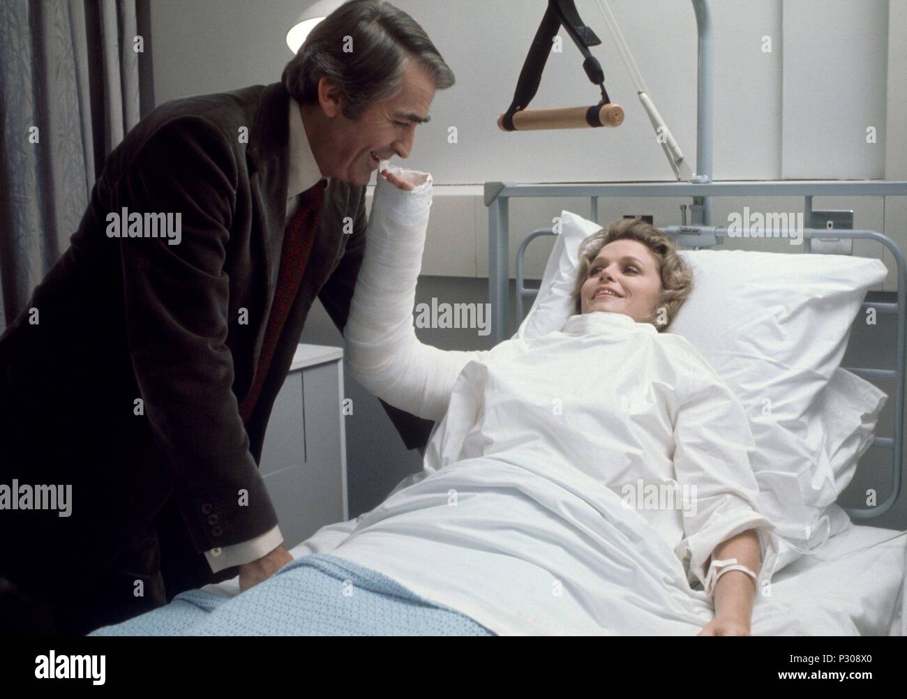 The omen 1976 lee remick -Fotos und -Bildmaterial in hoher Auflösung ...