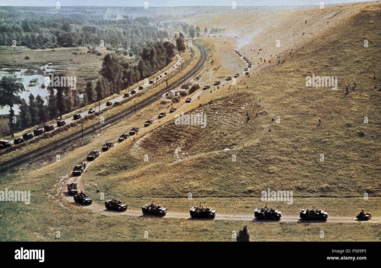 FOTOGRAFIA - AVANCE DE LA DIVISION PANZER 1940 Stockfotografie - Alamy