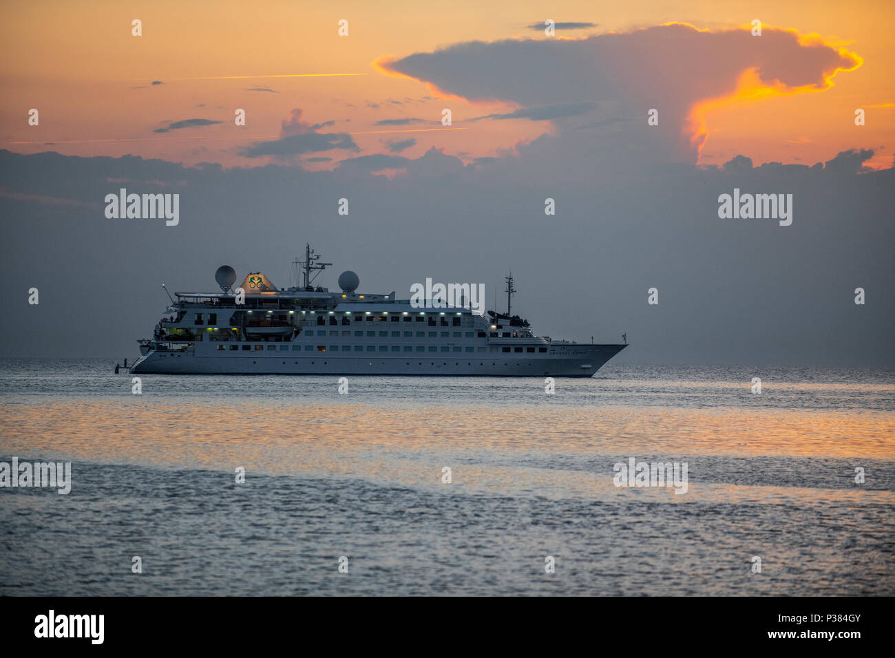 Flender Werft Stockfotos und -bilder Kaufen - Alamy