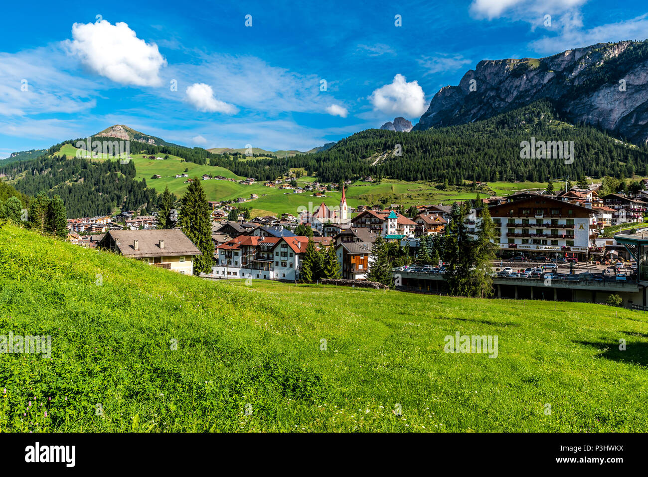 St ulrich val gardena italy -Fotos und -Bildmaterial in hoher Auflösung ...