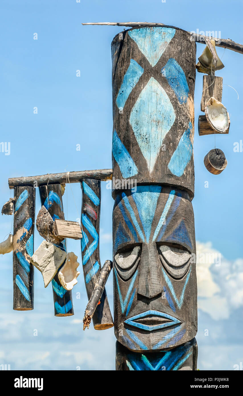 Traditionelle tiki statue auf bora bora -Fotos und -Bildmaterial in ...
