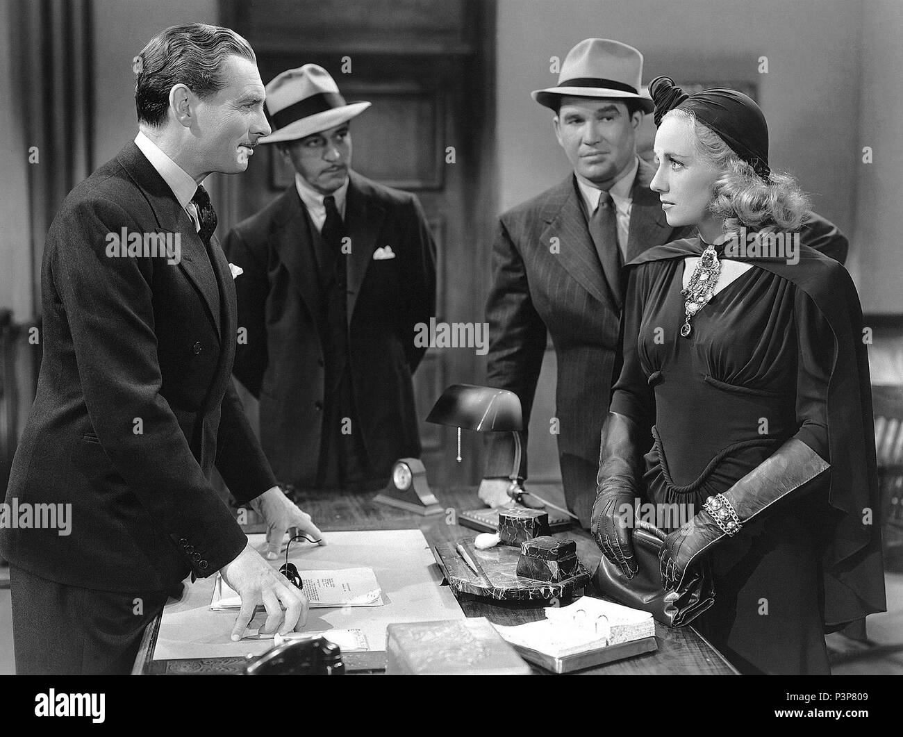 Mord in der luft -Fotos und -Bildmaterial in hoher Auflösung – Alamy