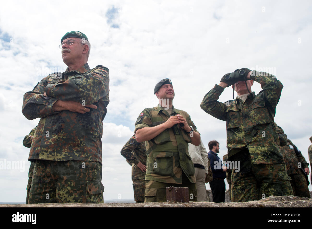 Military training altmark -Fotos und -Bildmaterial in hoher Auflösung ...