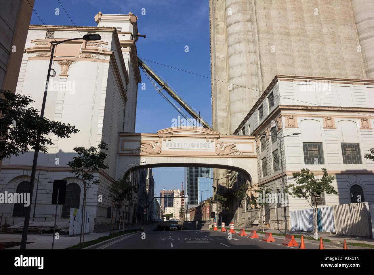 Vista entorno do Moinho Fluminense, na Região portuária da Cidade do ...