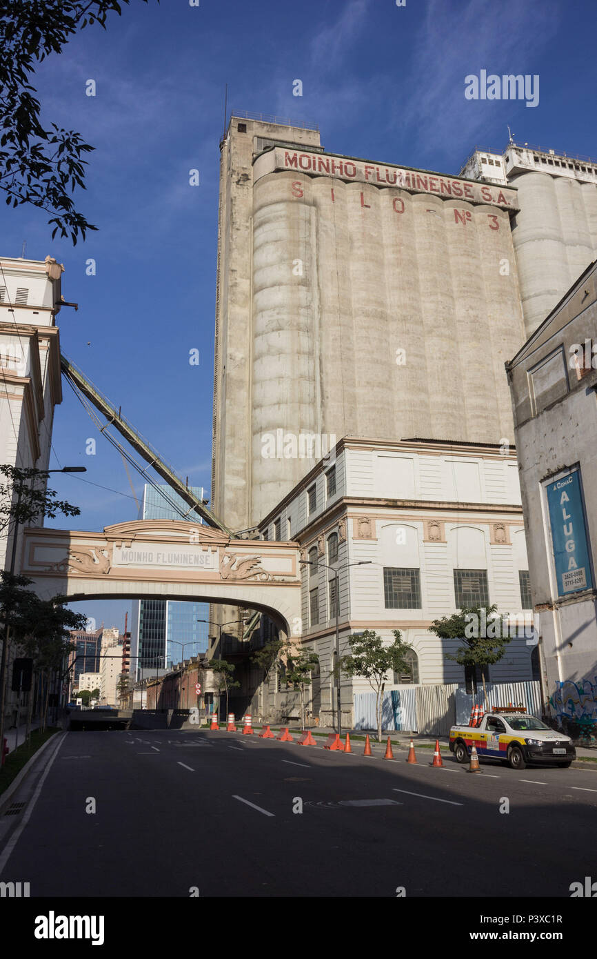 Vista entorno do Moinho Fluminense, na Região portuária da Cidade do ...