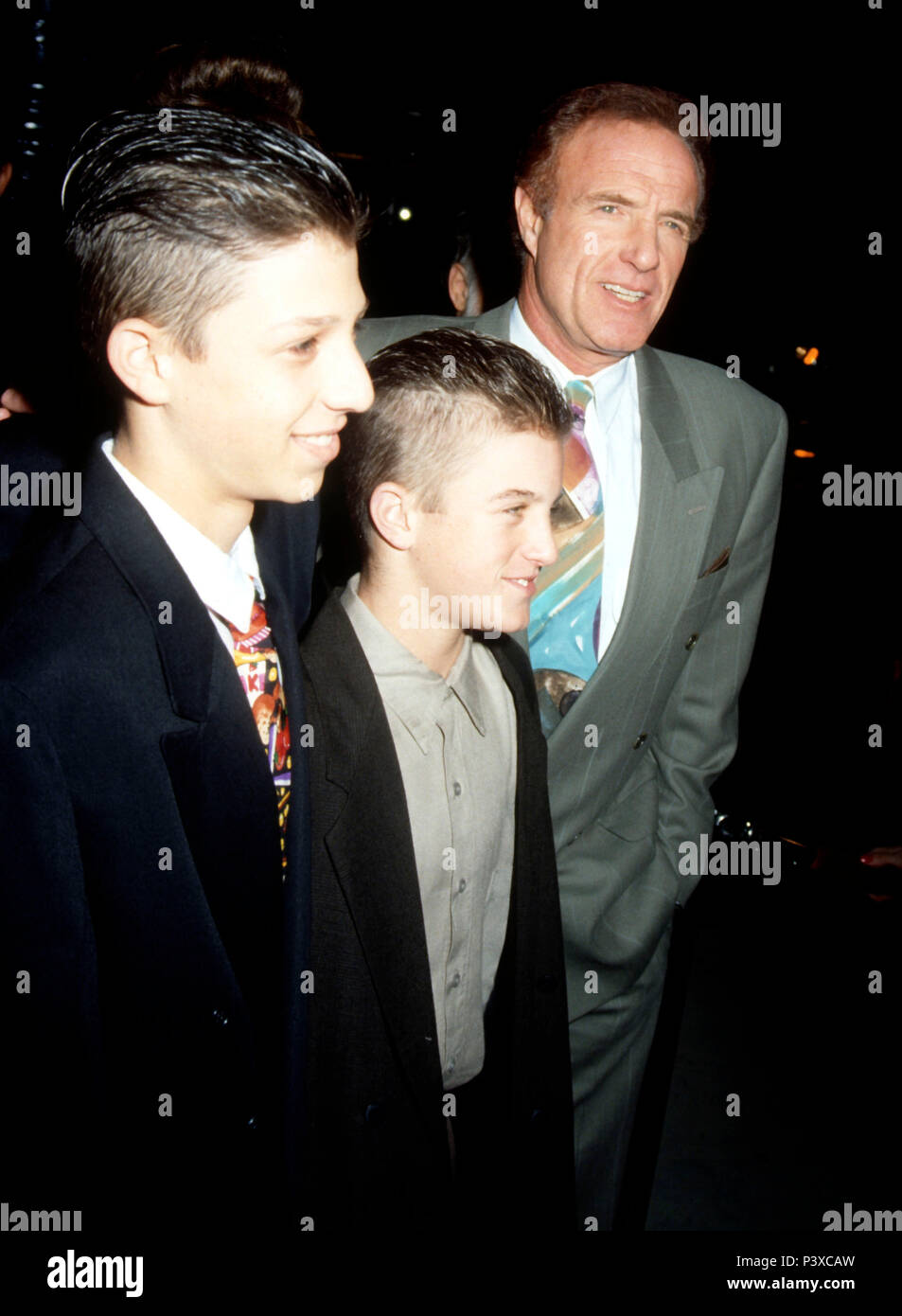 BEVERLY HILLS, Ca - 14. NOVEMBER: Schauspieler Scott Caan und ...