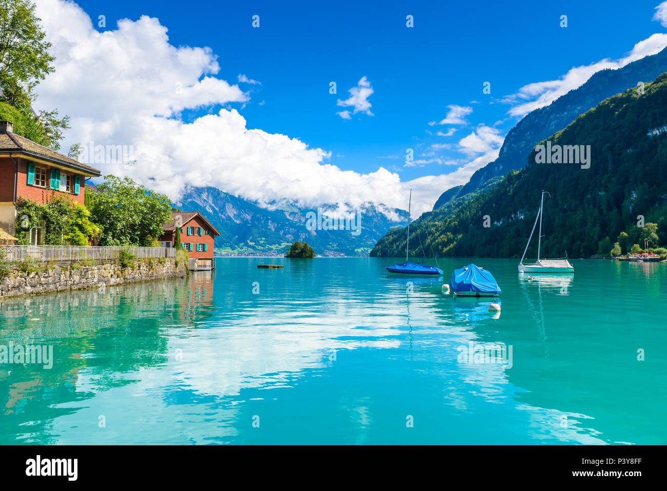 Dorf Iseltwald am Brienzersee - See in den Alpen in Interlaken, Schweiz ...