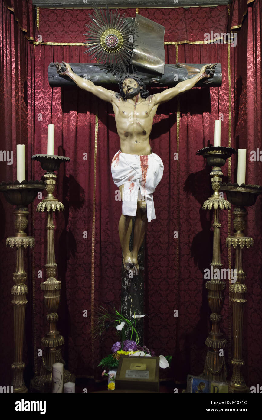 Christ crucified statue -Fotos und -Bildmaterial in hoher Auflösung – Alamy
