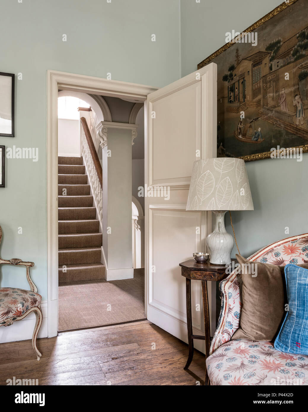 Blick durch offene tür -Fotos und -Bildmaterial in hoher Auflösung – Alamy