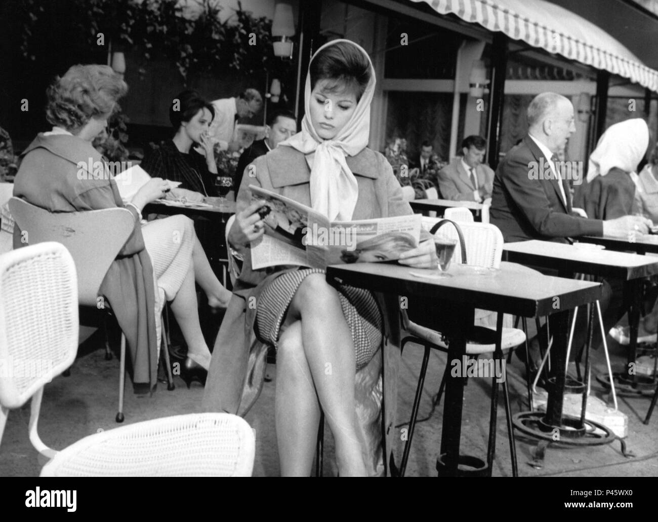 Henri verneuil claudia cardinale -Fotos und -Bildmaterial in hoher ...