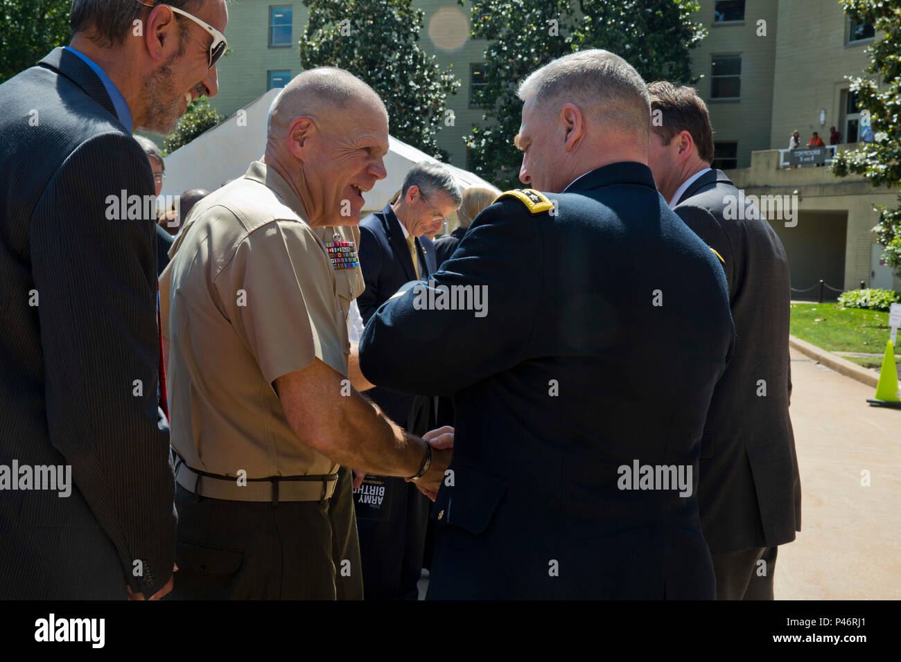 Us Marine Corps Gen. Robert B. Neller, Mitte, Kommandant des Marine ...