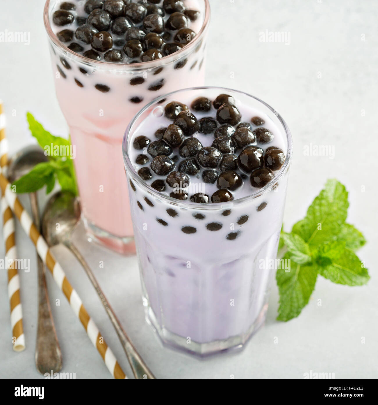 Taromilch mit boba -Fotos und -Bildmaterial in hoher Auflösung – Alamy