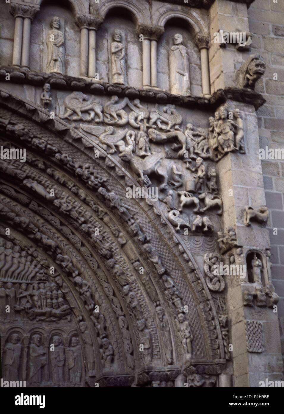 Las MEJORES DE LA ENJUTA DE LA PORTADA DE LA IGLESIA DE SANTA MARIA LA ...