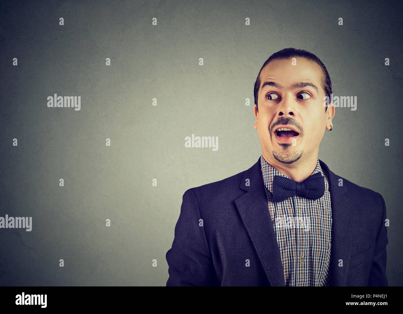 Erstaunt exzenter mann -Fotos und -Bildmaterial in hoher Auflösung – Alamy