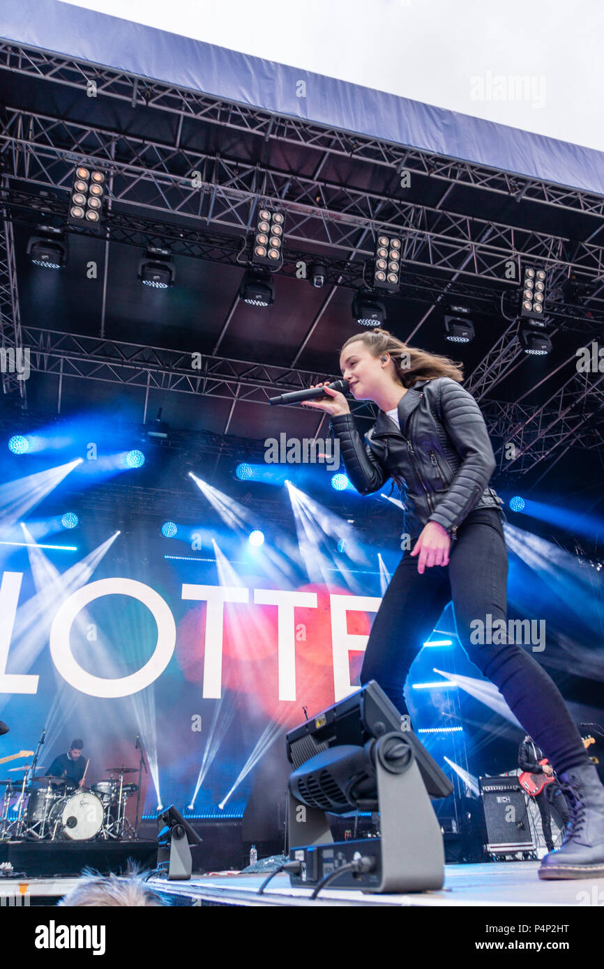 Musikerin lotte -Fotos und -Bildmaterial in hoher Auflösung – Alamy