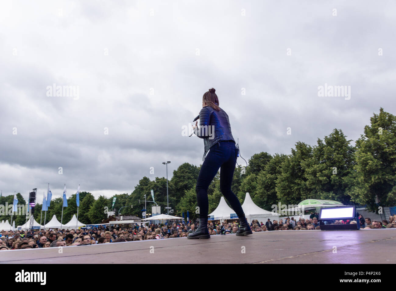 Musikerin lotte -Fotos und -Bildmaterial in hoher Auflösung – Alamy