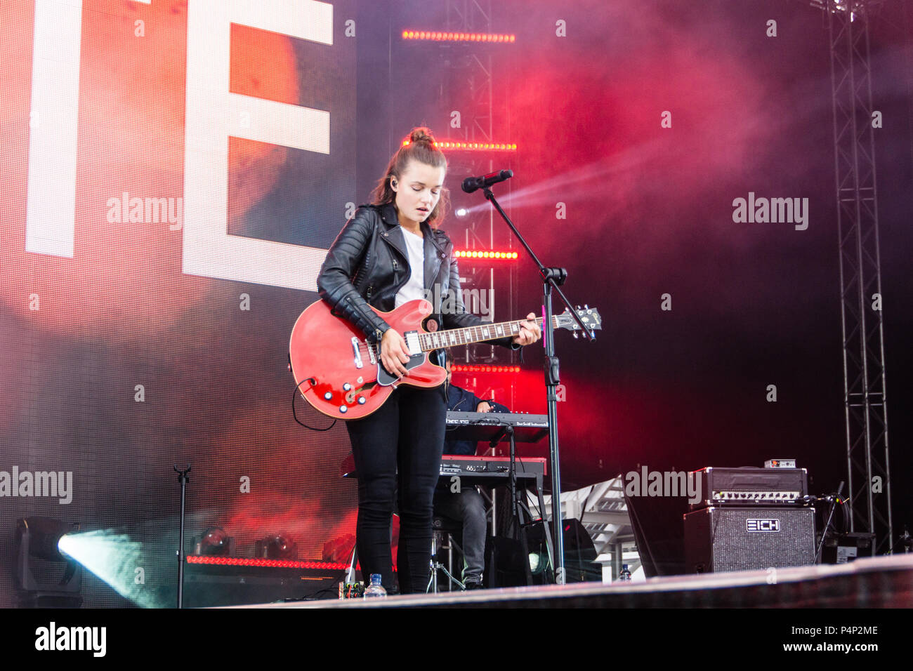 Musikerin lotte -Fotos und -Bildmaterial in hoher Auflösung – Alamy