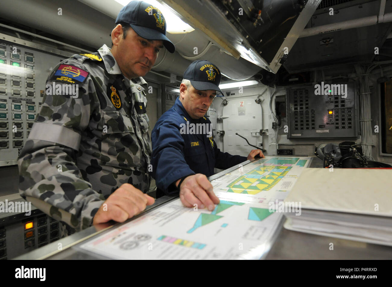 Us-Marine Hull Wartungstechniker Master Chief Joseph Sturm erklärt, das ...