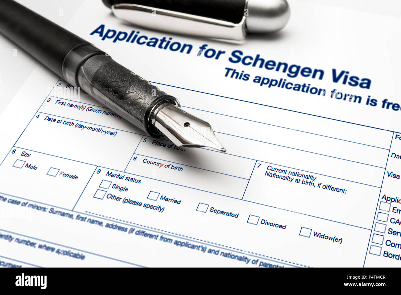 Reisepass antragsformular -Fotos und -Bildmaterial in hoher Auflösung ...