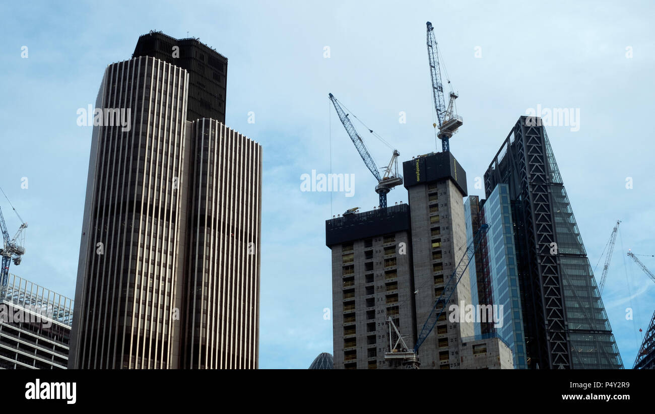 Architektenturm 42 -Fotos und -Bildmaterial in hoher Auflösung – Alamy